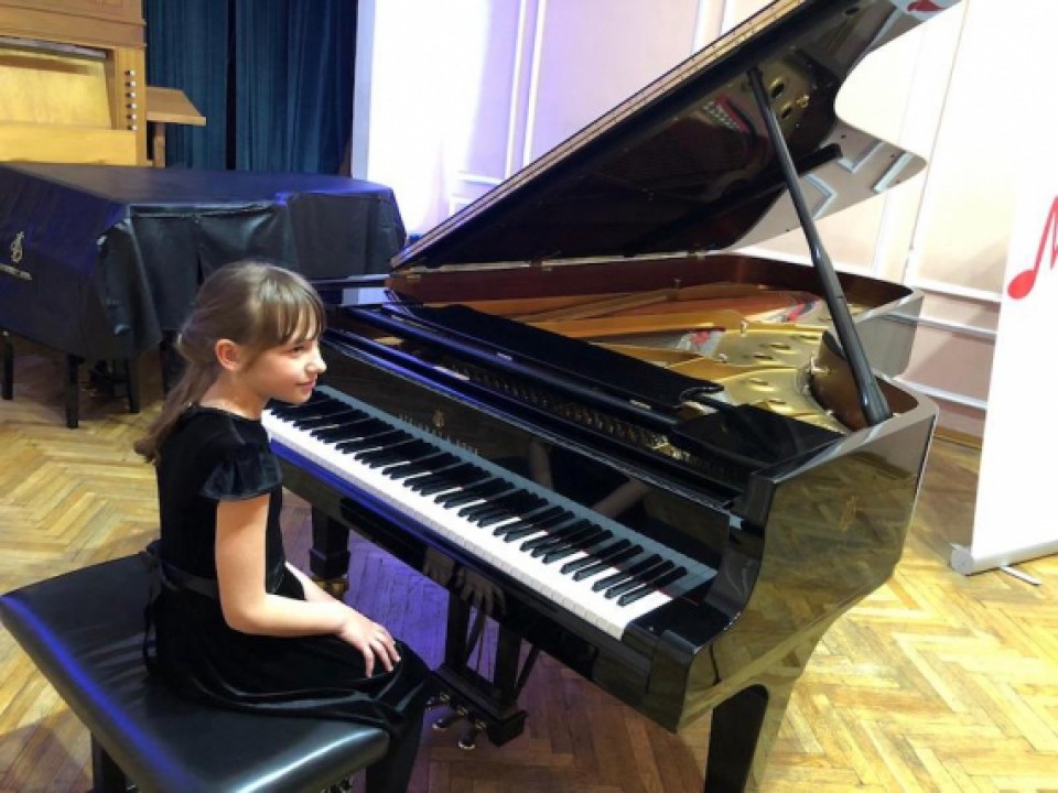 Devetogodišnja Budvanka Sara Grejs Ivanović prva na takmičenju ...