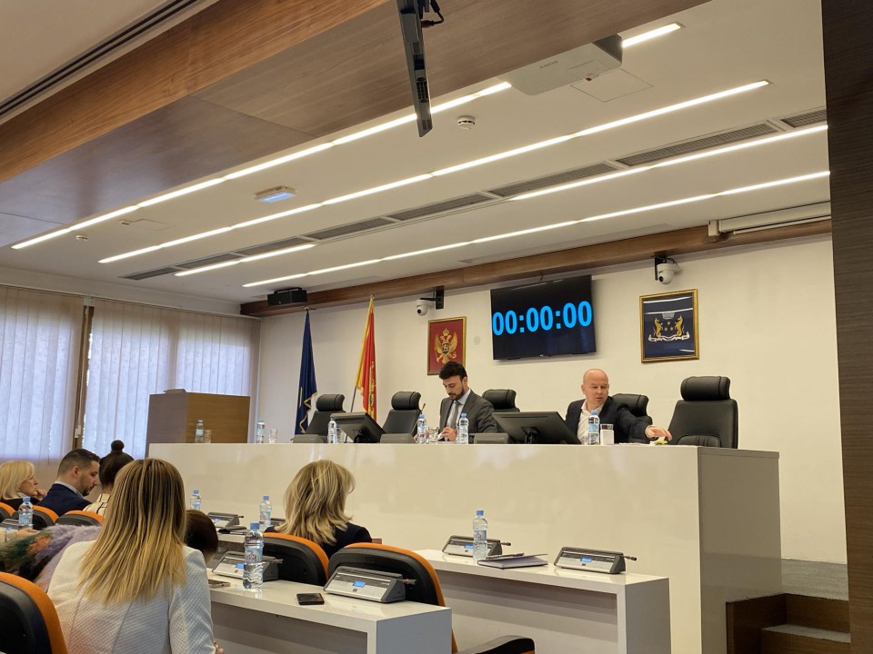 (VIDEO) Završena 11. sjednica SO Budva, razriješen Savjet JU Muzeji i ...